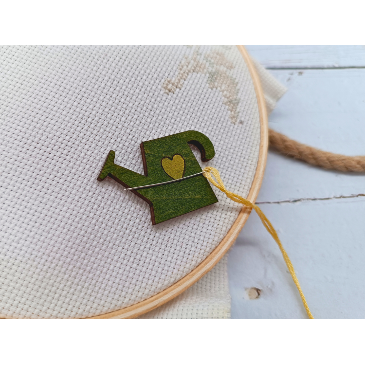 Magnetic Needle Holder/Watering can (Kind Fox)– Stitch Therapy Needleworks